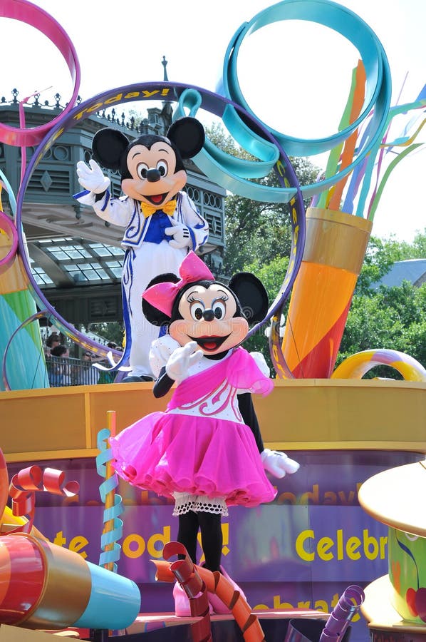 Minnie Mouse in a Dream Come True Celebrate Parade Editorial Stock ...