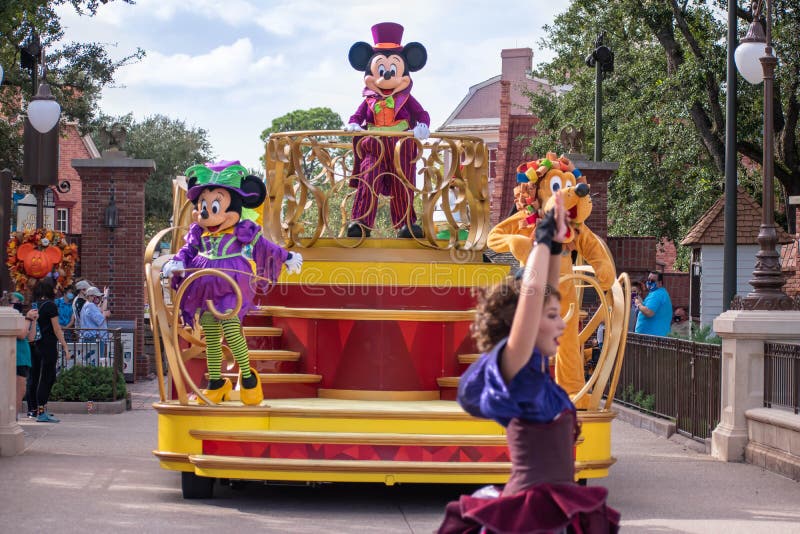 141 Mickey Mouse Parade Float Disney World Stock Photos - Free ...
