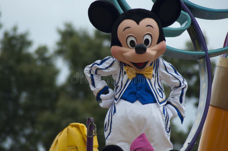 Mickey Mouse De Walt Disney Foto editorial - Imagen de sonrisa, danza ...