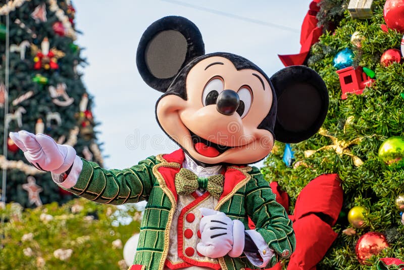 Mickey Mouse Em Roupas De Natal Foto de Stock Editorial - Imagem de ...