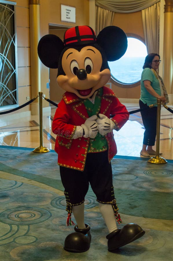 Mickey Mouse En Un Equipo Báltico Foto de archivo editorial - Imagen de ...