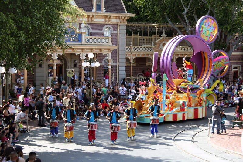 Mickey S Soundsetional Parade Editorial Photo - Image of parade ...
