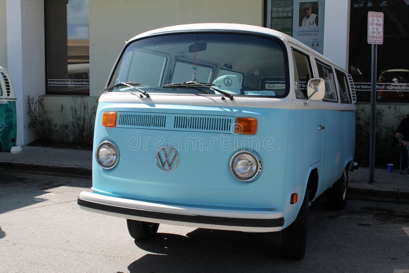 Microbus Viejo De VW Parqueado Imagen de archivo editorial - Imagen de ...