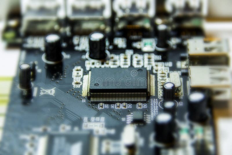 Microchip e transistor immagine stock. Immagine di comunicazione - 85851031