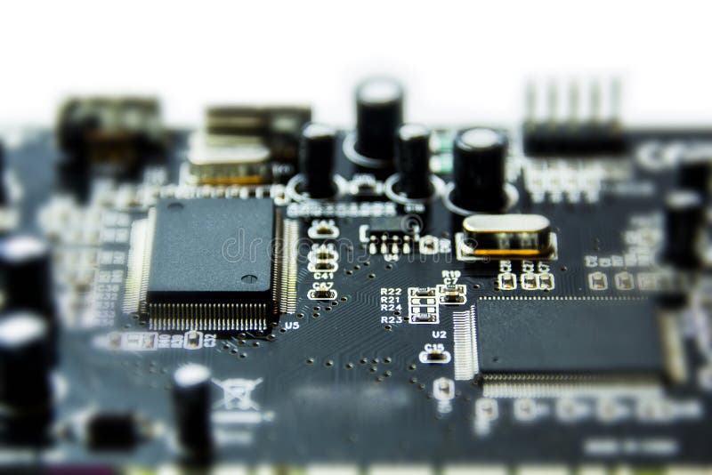 Microchip e transistor immagine stock. Immagine di comunicazione - 85851031