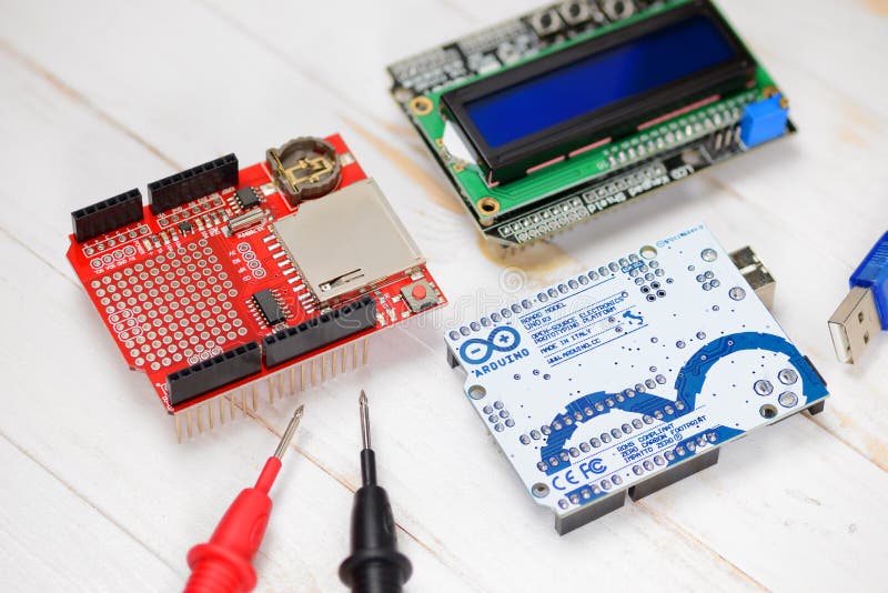 Microcontrolador De Arduino UNO Imagem Editorial - Imagem de ...