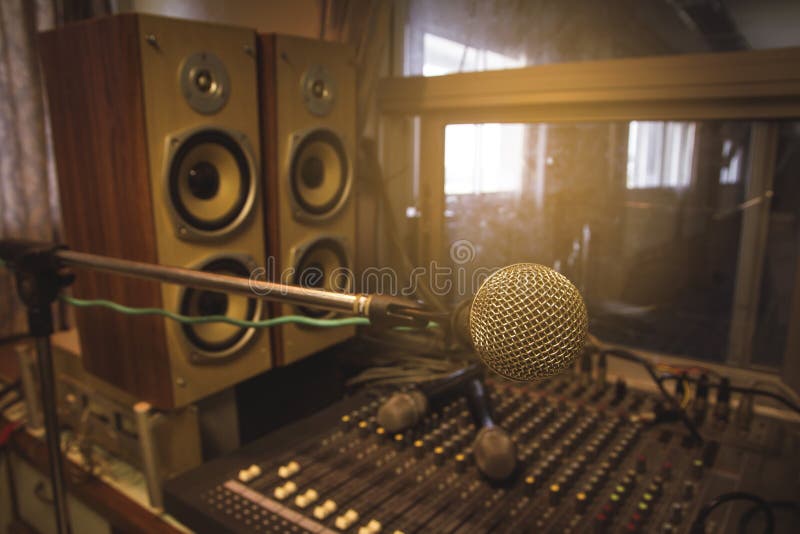 The Microphone in the Control Room Audio System of Organizations and ...