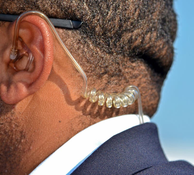 Microphone dans l'oreille image stock. Image du plastique - 26278095