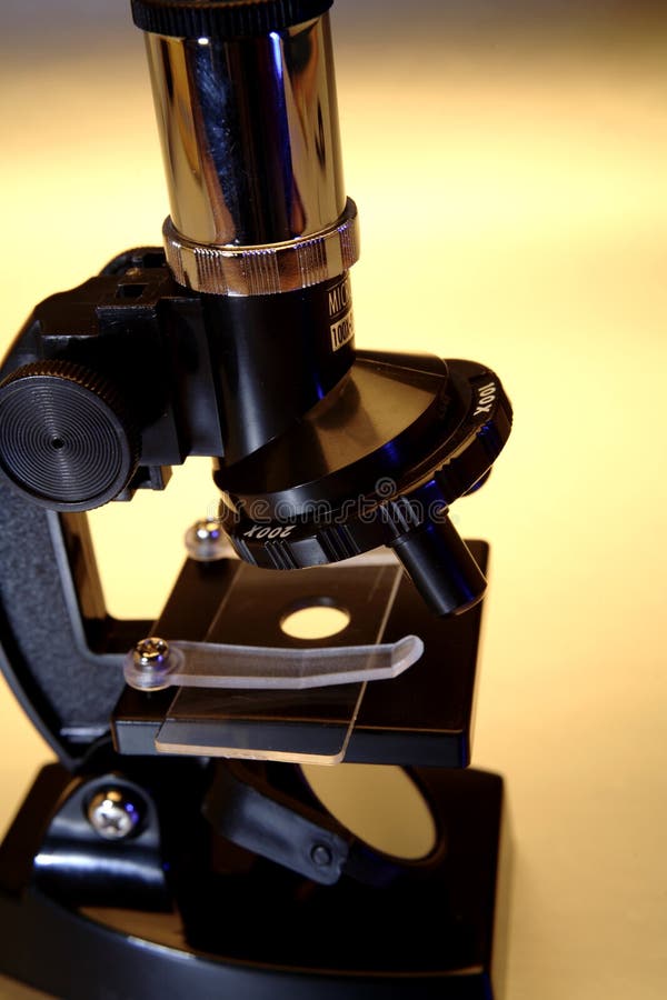 Microscope image stock. Image du couleur, chimie, médical - 4625473