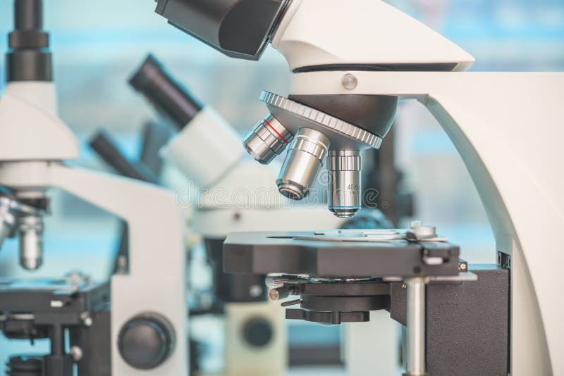 Microscope Optique Scientifique Dans Le Laboratoire Image stock - Image ...