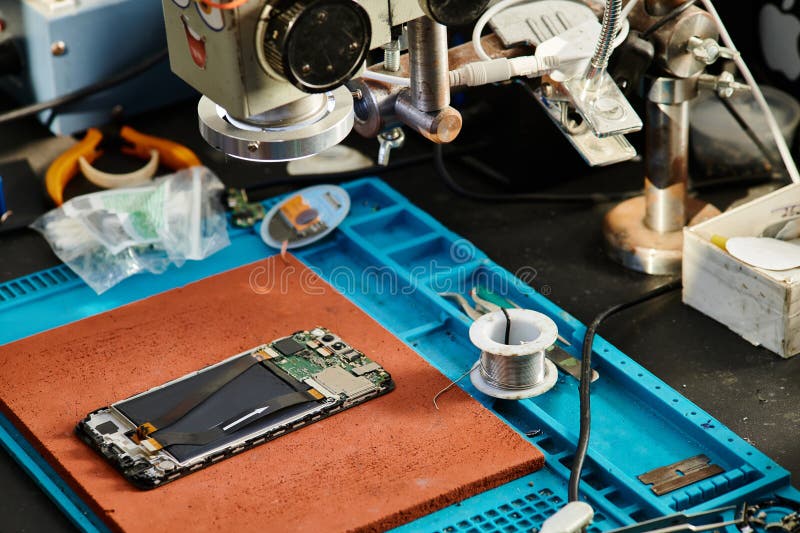 111 Microscope Phone Repair Stock Photos - Free & Royalty-Free Stock ...