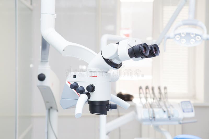 Microscopio Binocular Endodontic Dental Profesional Foto de archivo ...
