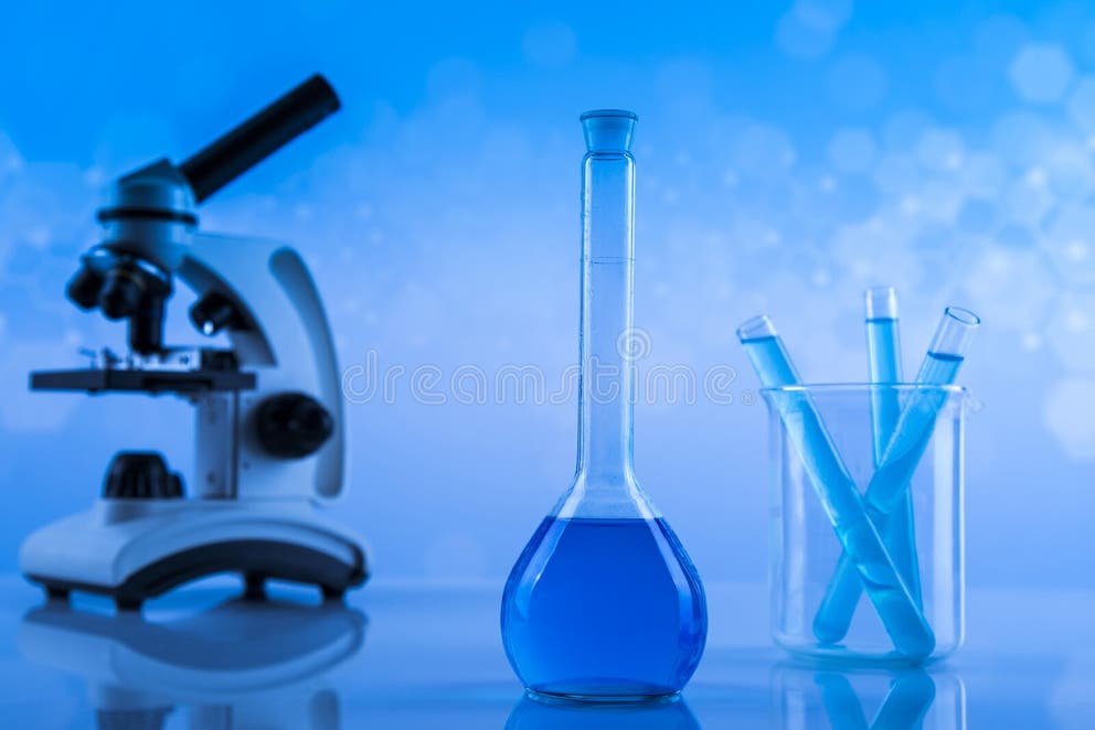 Microscopio Laboratorio Beakers Experimento Científico Foto de archivo ...