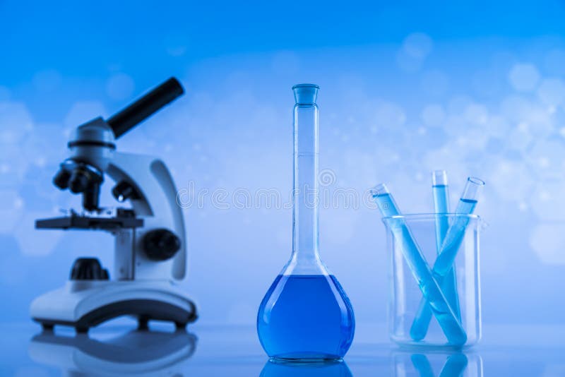 Microscopio Laboratorio Beakers Experimento Científico Foto de archivo ...