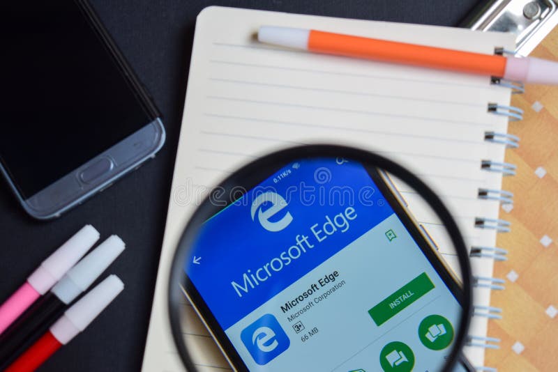 Microsoft Edge App with Magnifying on Smartphone Screen. Editorial ...