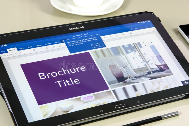 Microsoft Office Word App En La Tableta De Samsung Imagen de archivo ...