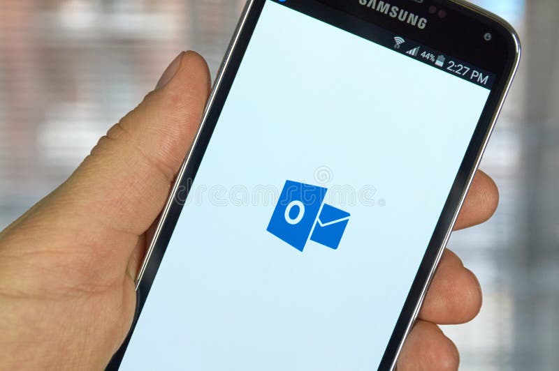 MIcrosoft Outlook icon editorial stock image. Image of retail - 169124389