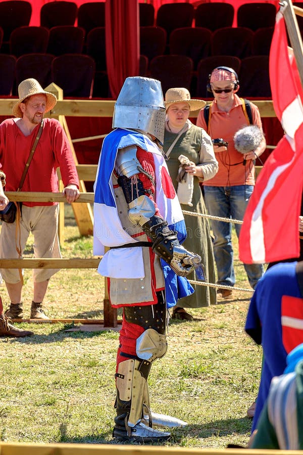 Middeleeuws Gevecht redactionele stock foto. Image of helm - 40324668