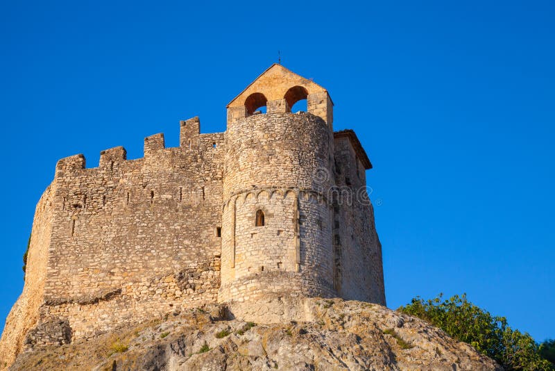 Middeleeuws Steenkasteel Op De Rots in Spanje Stock Foto - Image of ...