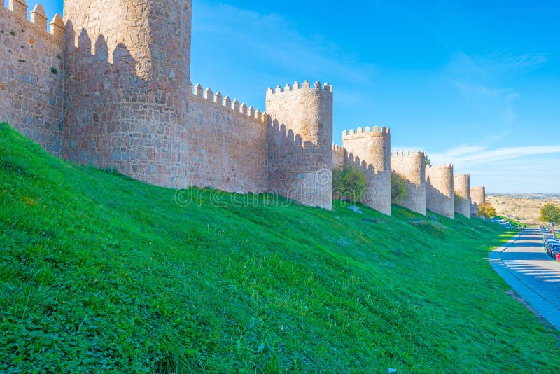 Middeleeuwse Muur Rond De Stad Van Avila Stock Foto - Image of gebouw ...