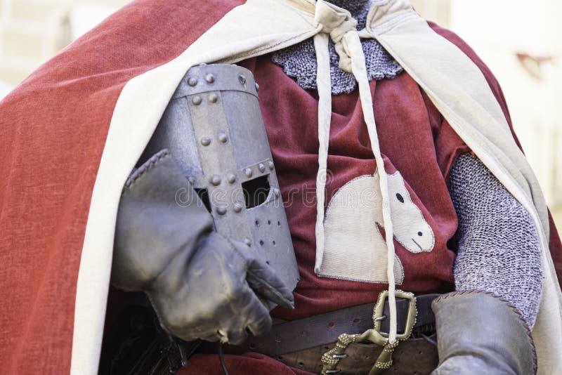 Middeleeuwse Schil Van Een Ridder Templar Stock Foto - Image of zwaar ...