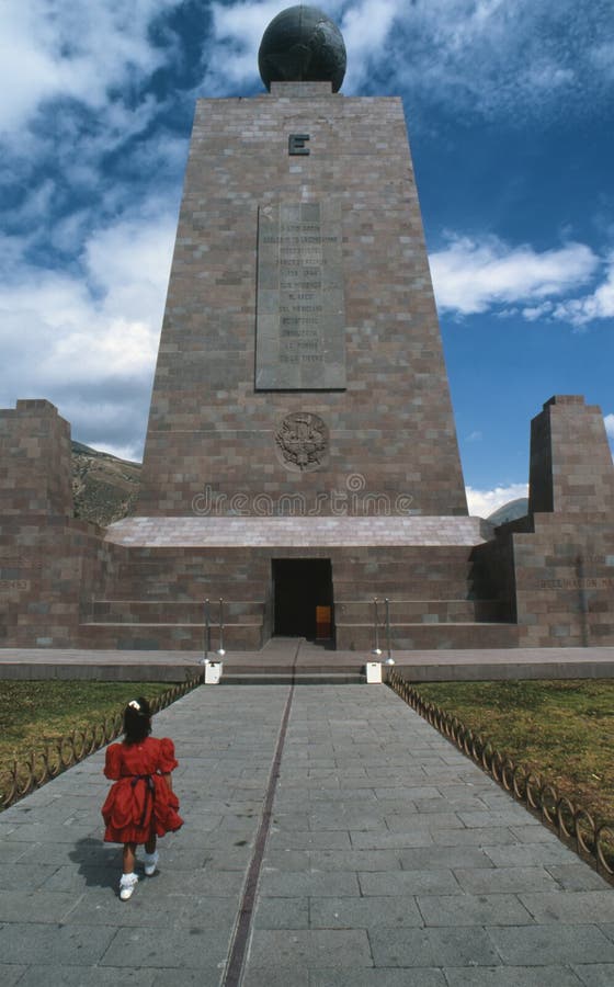 Het Monument Van De Evenaar Stock Foto - Image of ecuador, monument ...