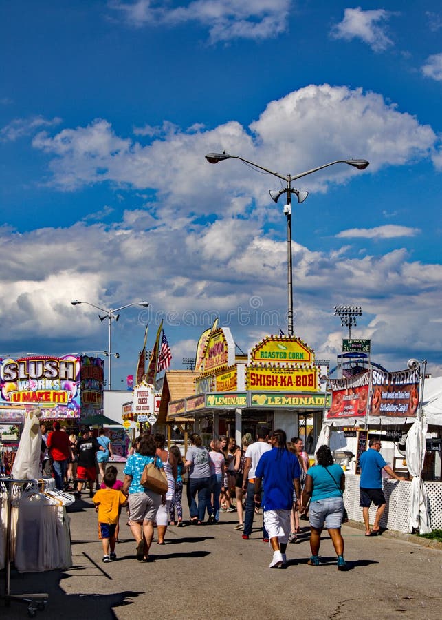 Middenweg in 16de Jaarlijks Salem Fair Redactionele Stock Afbeelding ...