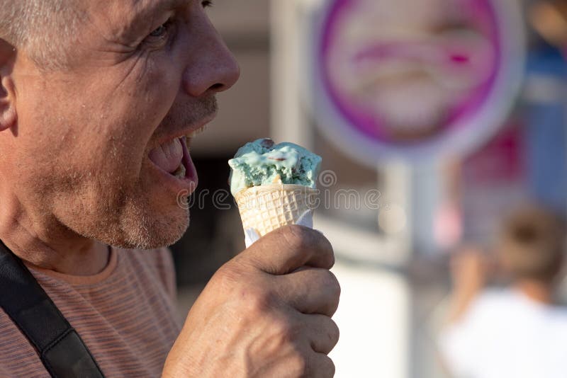 Man Eating Ice Cream Stock Photos - Download 986 Royalty Free Photos