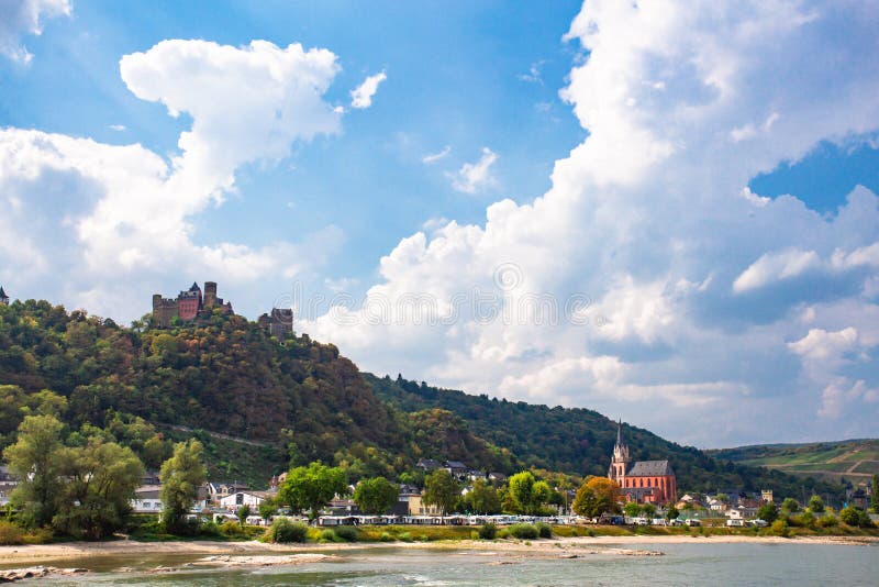 Middle Rhine River in Germany with Village of Oberwesel and Castl Stock ...
