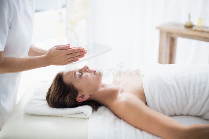 Midsection of Therapist Performing Reiki on Woman Stock Photo - Image ...