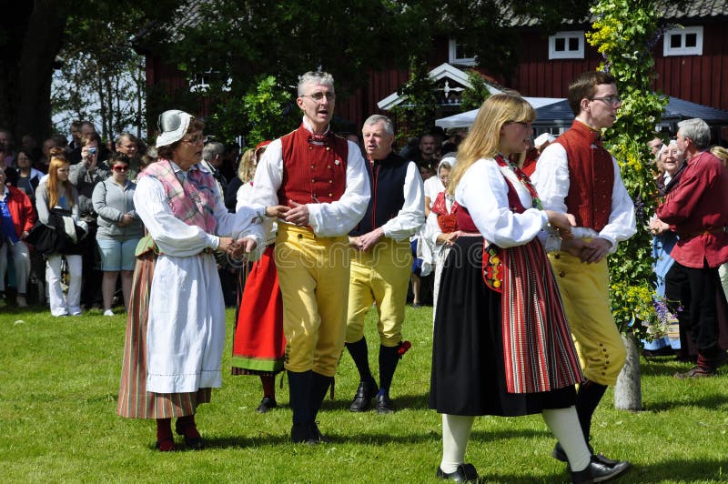 Midsummer Dance editorial photography. Image of costyme - 9847902