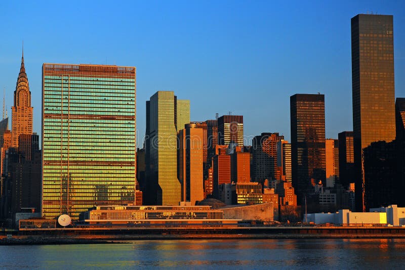 Midtown Manhattan imagen editorial. Imagen de afuera - 102307360