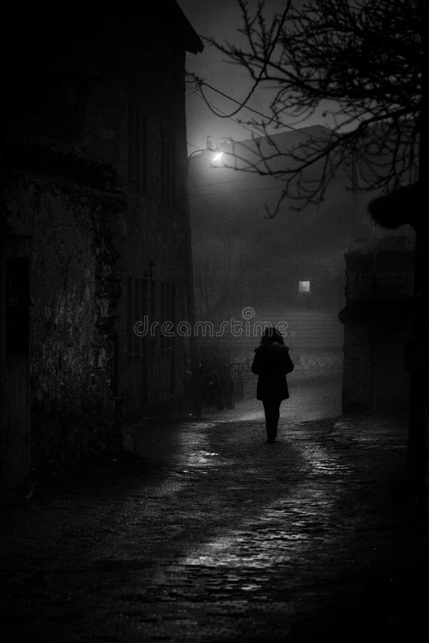 Miedo de la obscuridad imagen de archivo. Imagen de caminar - 107028723