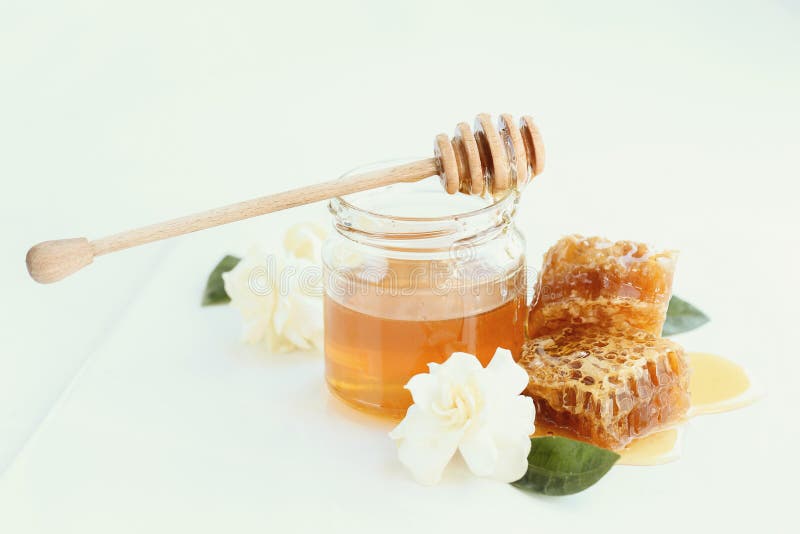 Miel image stock. Image du honeycomb, nectar, liquide - 74401113