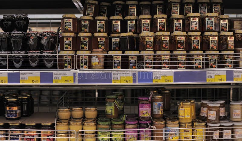 Miel Sur Des Rayons De Magasin Photo éditorial - Image du rayons, miel ...