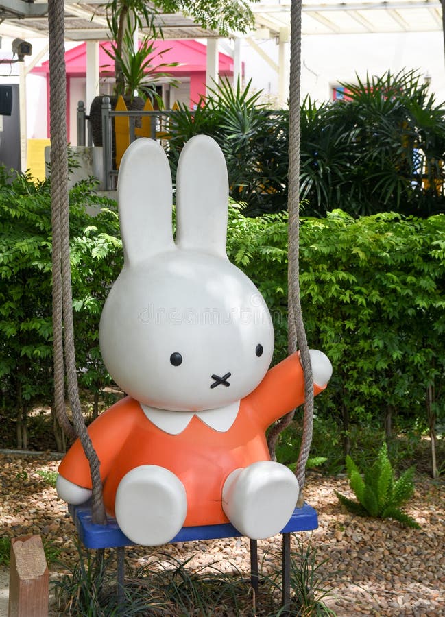 Miffy imagen editorial. Imagen de ocupado, minorista - 100884040