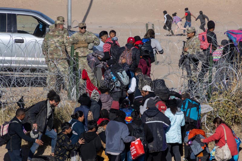 Migrants at Border Crossing Editorial Photo - Image of americas ...