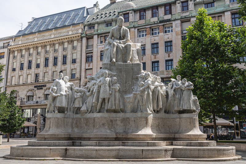 Mihaly Poet Statue in Vorosmarty Square in Budapest Hungary Editorial ...