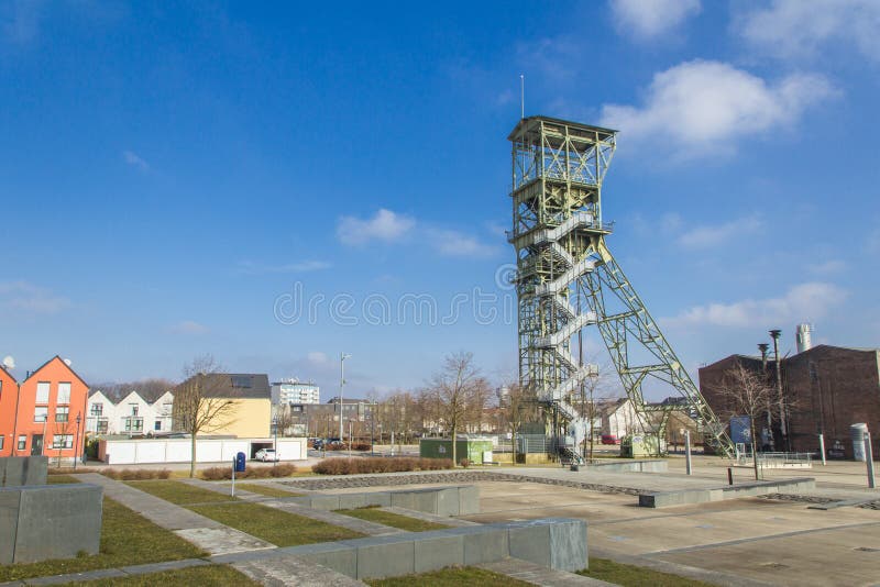 Mijnbouwtoren Als Gedenkteken Stock Foto - Image of verlaten, toren ...