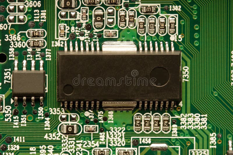 Ein Mikrochip Auf Einer Leiterplatte Stockfoto - Bild von ...