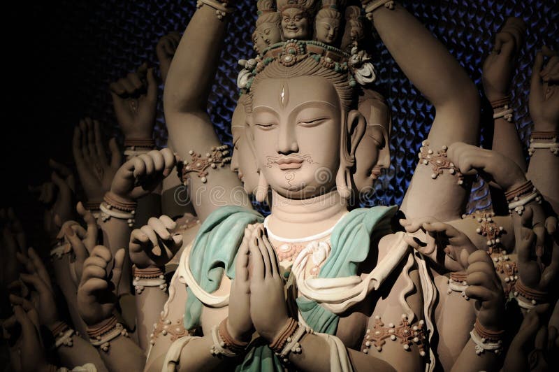 Estatua de Buda de la mano imagen de archivo. Imagen de imagen - 95838757