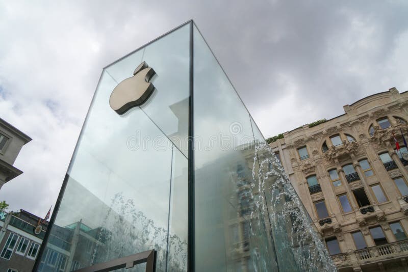 Milan - 6/17/2020 : the Glass Fountain at Apple Store Editorial Photo ...