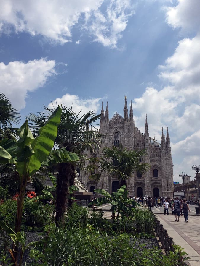 Milan, Piazza Duomo view editorial stock image. Image of trees - 98686204