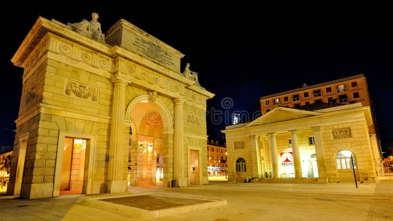 Milan, Porta Garibaldi Dans Le District De Corso Como Photographie ...