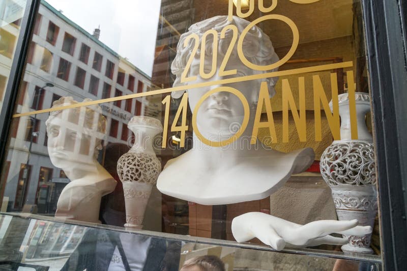 Milan - 6/17/2020 : Window Shop Art and Crafts Editorial Photo - Image ...