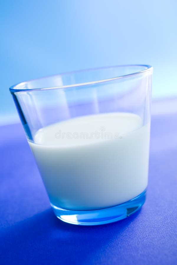 Glas Milch stockbild. Bild von kalzium, sahne, formel - 2172901