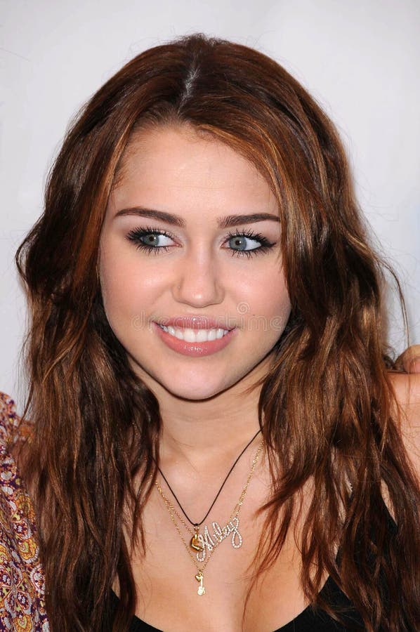Miley Cyrus Brown Eyes