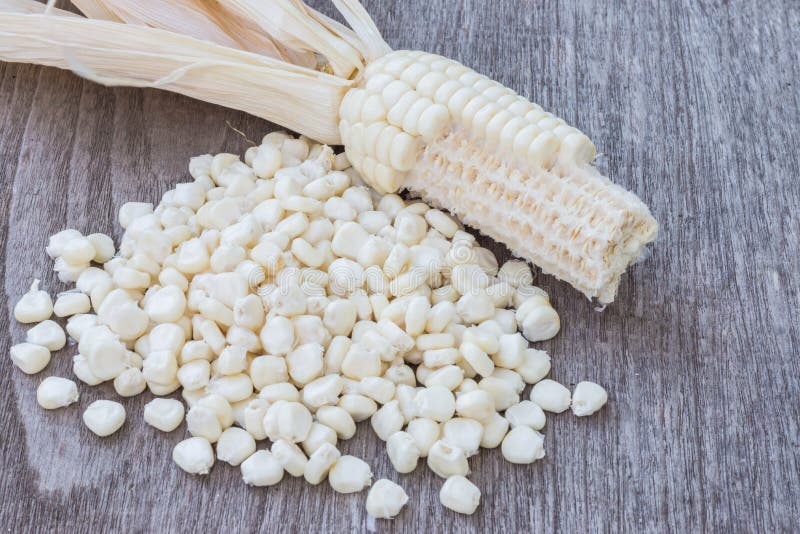 Milho branco foto de stock. Imagem de branco, alimento - 17798316