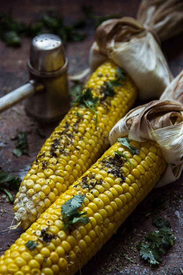 Milho Quente Com Manteiga E Sal Foto de Stock - Imagem de pipoca ...