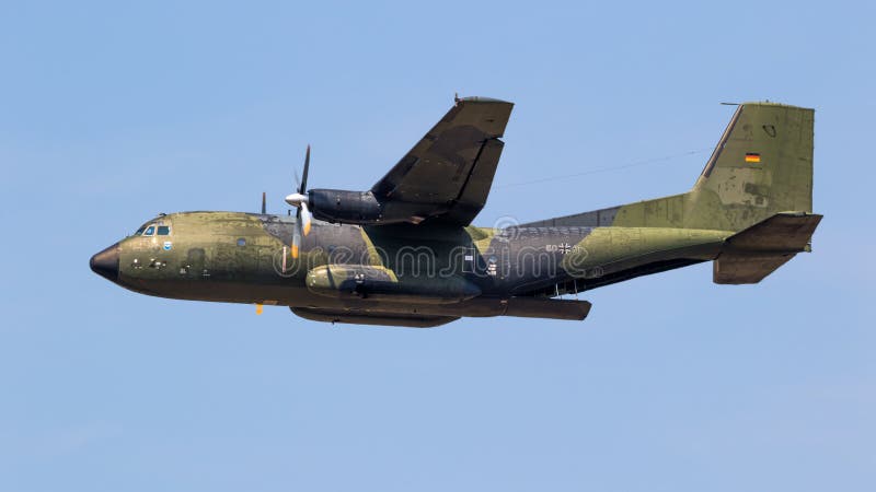 Militär-transall C160 Flugzeug-Propellermaschine Stockbild - Bild von ...